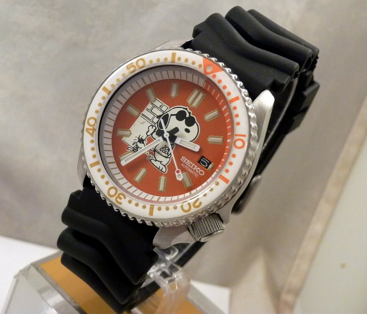 Seiko Red Snoopy Peanuts Automatic Divers Watch - LuxuryWatchStraps ...